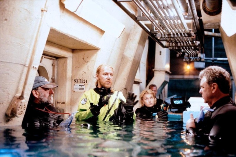 Deep Blue Sea (1999)